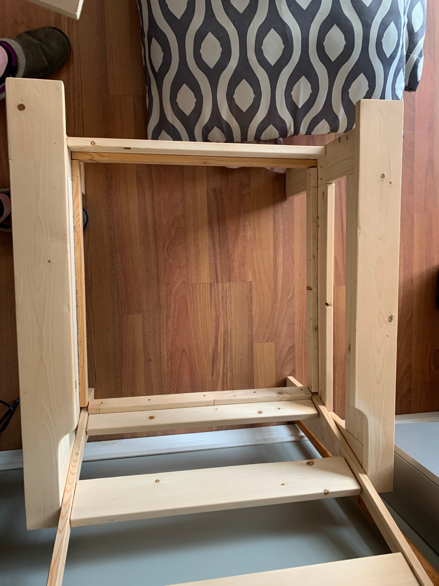 Ellie’s Throne Plans – JK Building The Dream